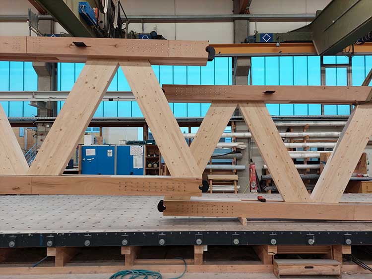 Hallentragwerk mit Buche-Furnierschichtholz